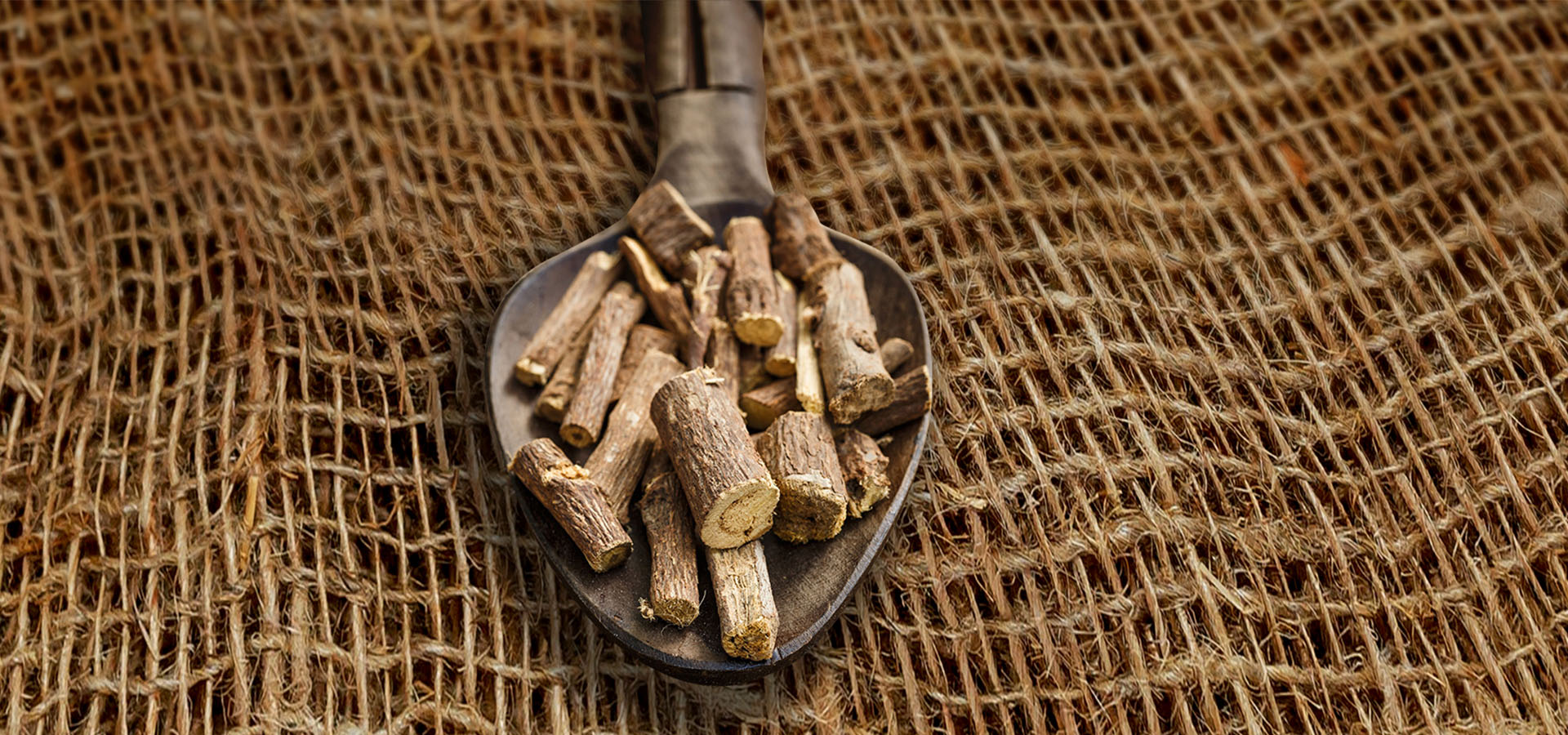 Manfaat Akar Manis untuk Perawatan Kulit: Cara Manis untuk Kulit Lebih ...